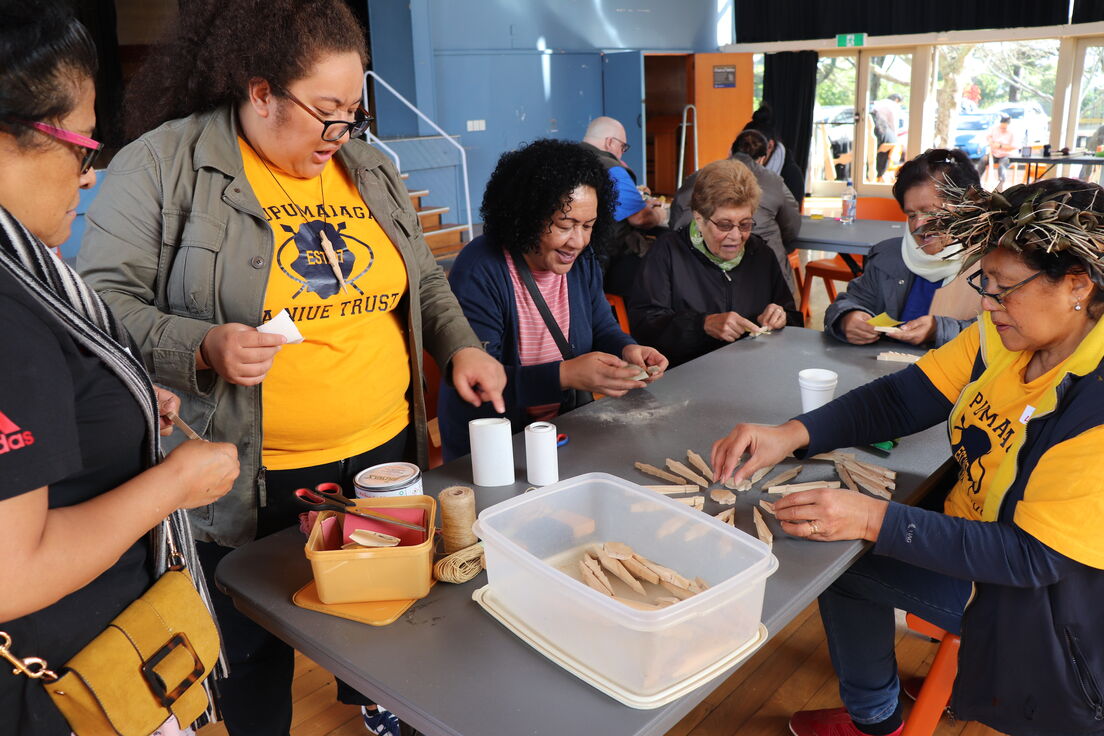 Katoua Pendant Making Workshop with Tupumaiaga A Niue Trust — Objectspace